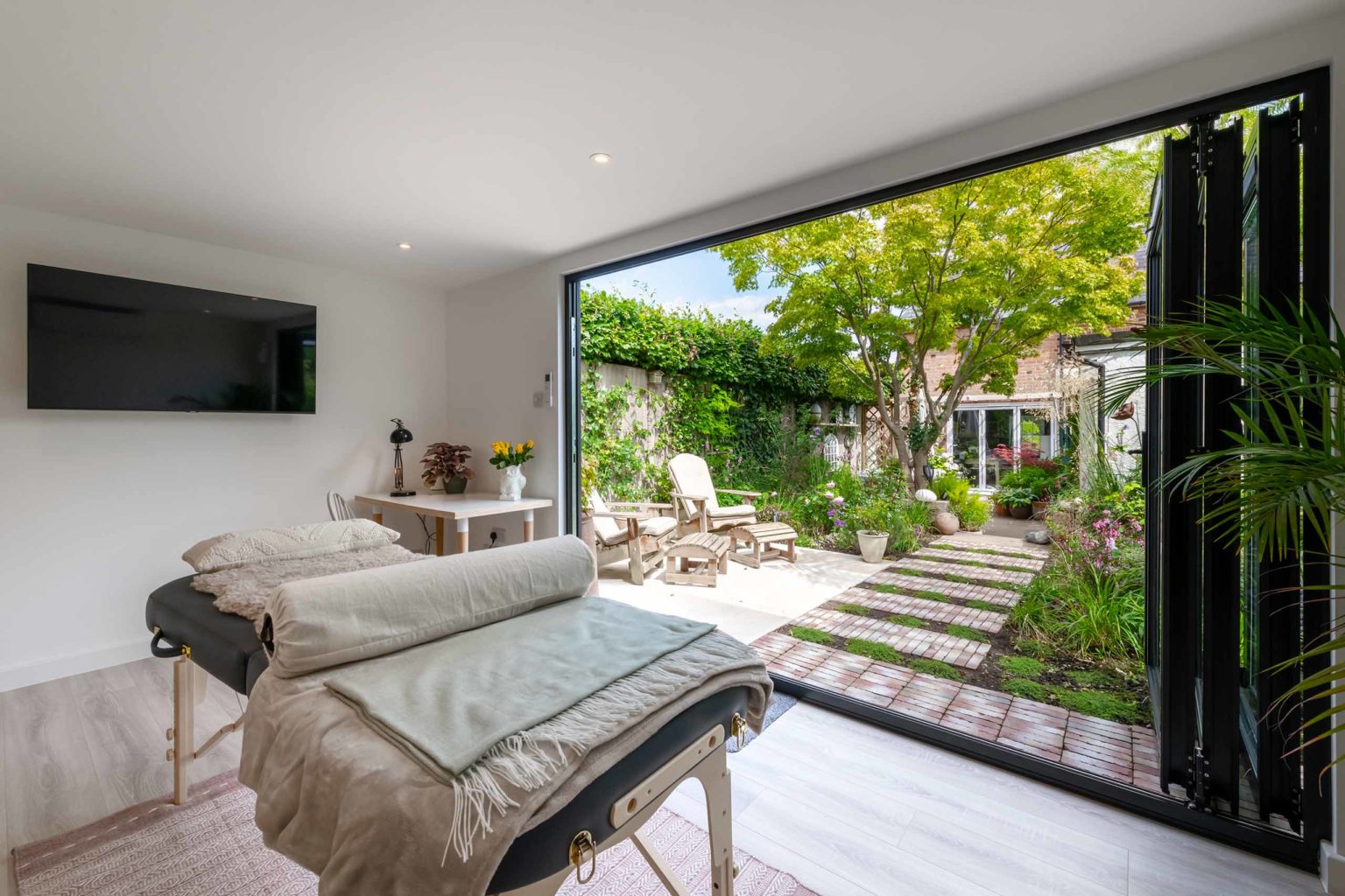 Sound Therapy Studio - Outsiders Garden Rooms